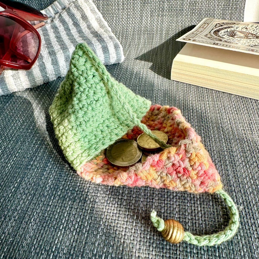 Pyramid coin pouch - Triangle coin purse Colour Green mint